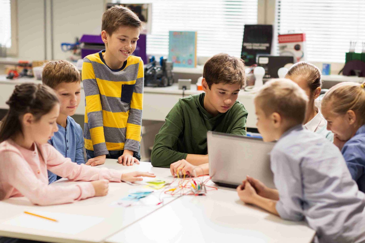 Ctrl+Play - Escola de Tecnologia - Aprenda a Criar Games, Apps, Robôs