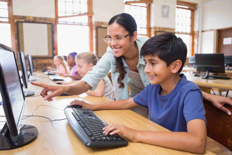 Ctrl+Play - Escola de Tecnologia - Aprenda a Criar Games, Apps, Robôs